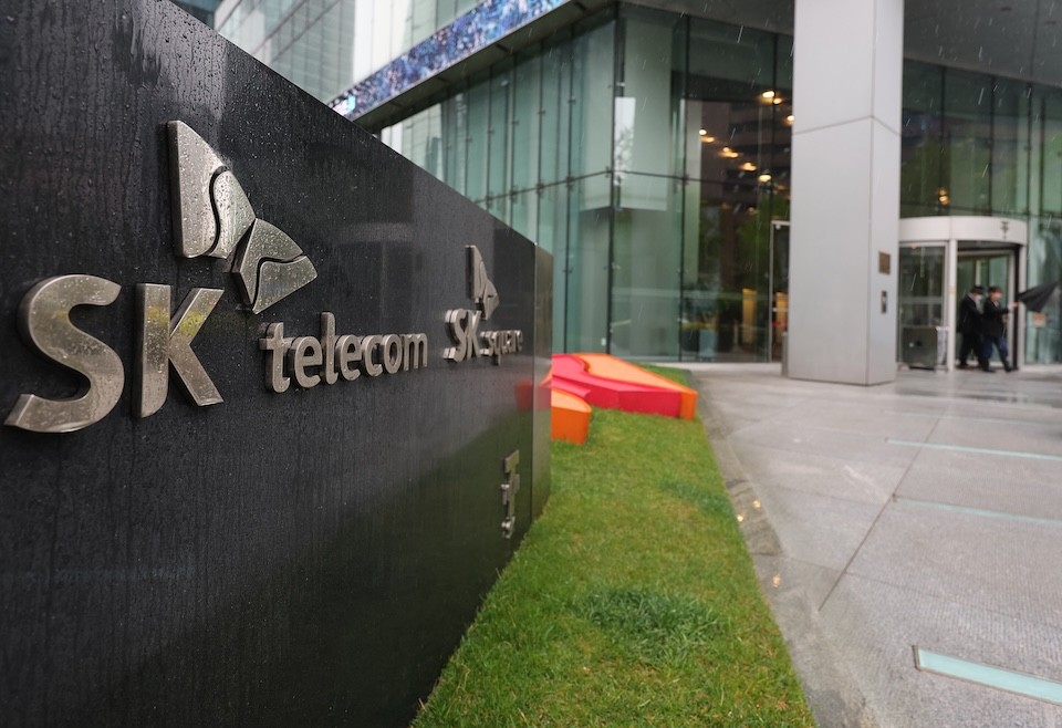 SKT, 全가입자 유심정보 유출…3년전 첫해킹·IMEI도 유출 가능성